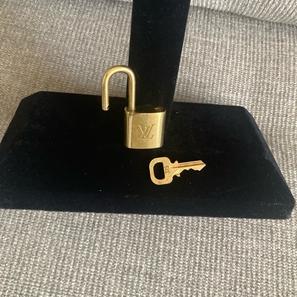 Louis Vuitton | Accessories | Authentic Louis Vuitton Lock Key 39 Shiny ...
